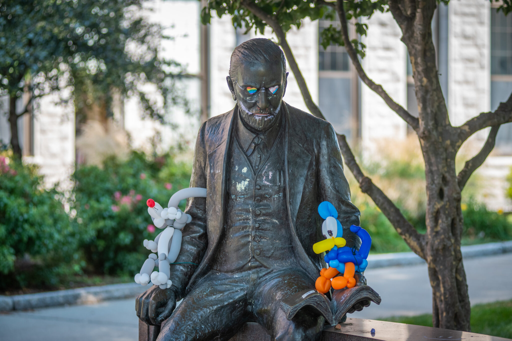 Photo Essay: Clark's Sigmund Freud statue | ClarkU News
